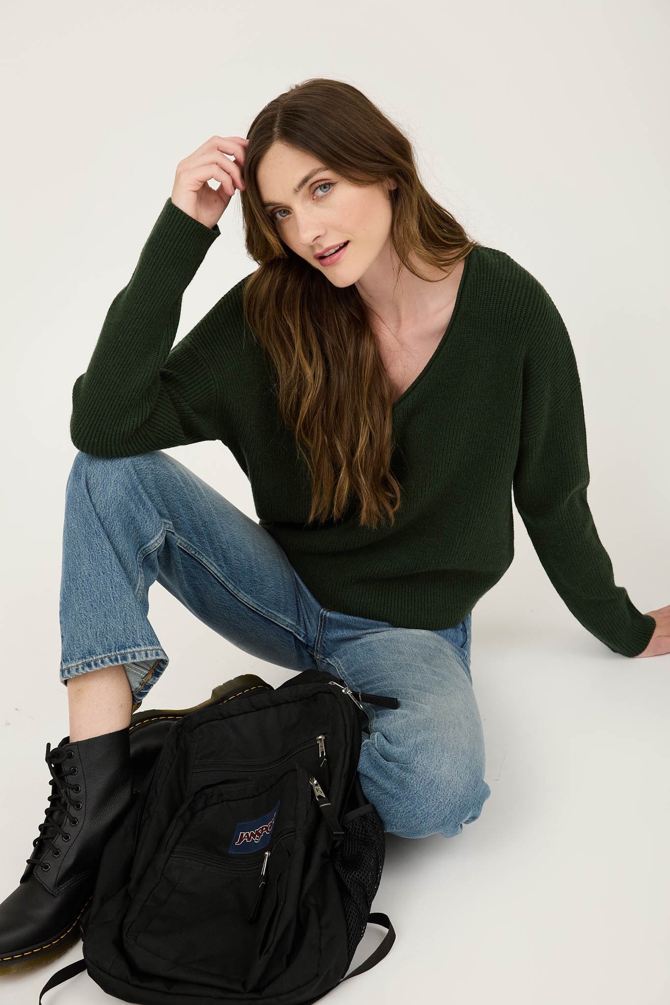 The Preya Hunter Green V-neck Sweater – Thread + Seed