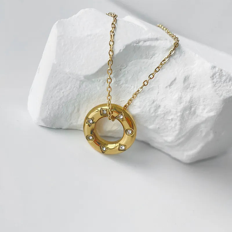 The Axel Gold Pendant Necklace – Thread + Seed